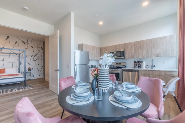 Rosy Retreat W/ Nyc View & Free Park|10%off 5 Days - New York City
