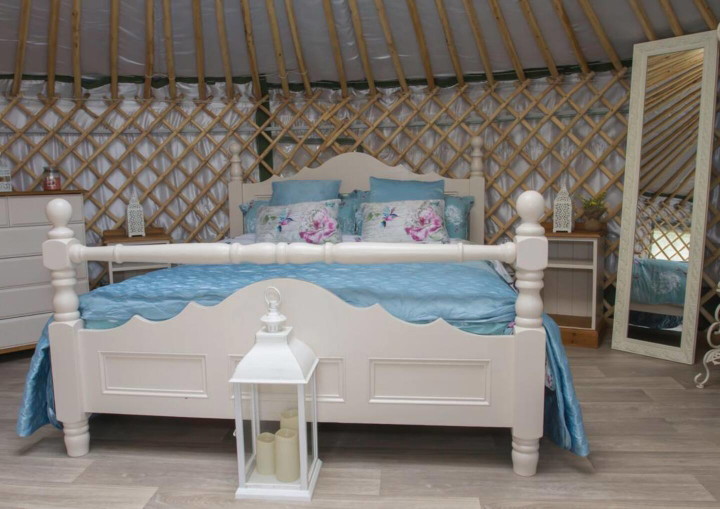 Mighty Oak@ Spire View Yurts - Derbyshire