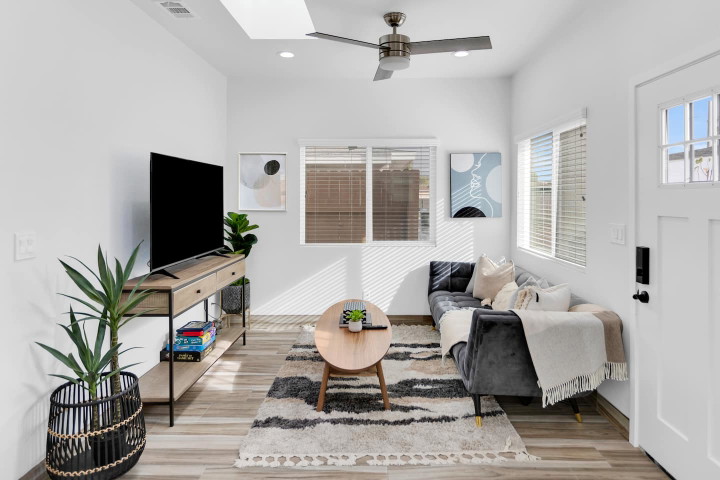 New Build, Cozy Escape W/ Ev Charger, Near Disney - Santa Ana, CA
