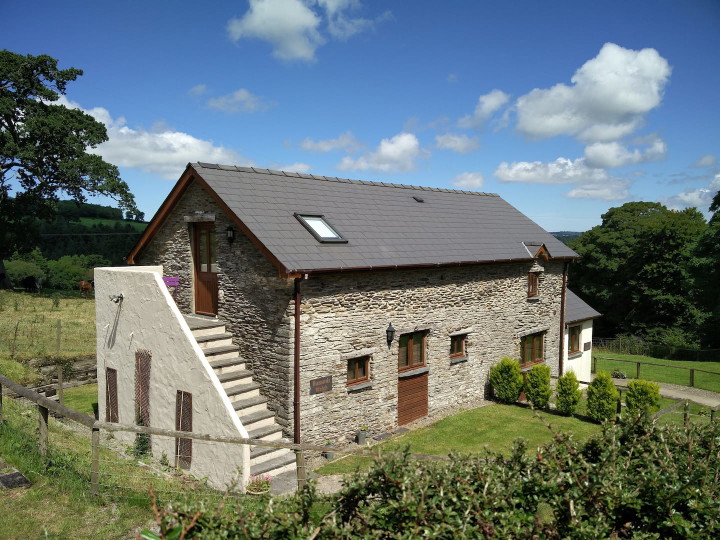 Buzzards Watch, Converted Barn, Rural Setting - Wales