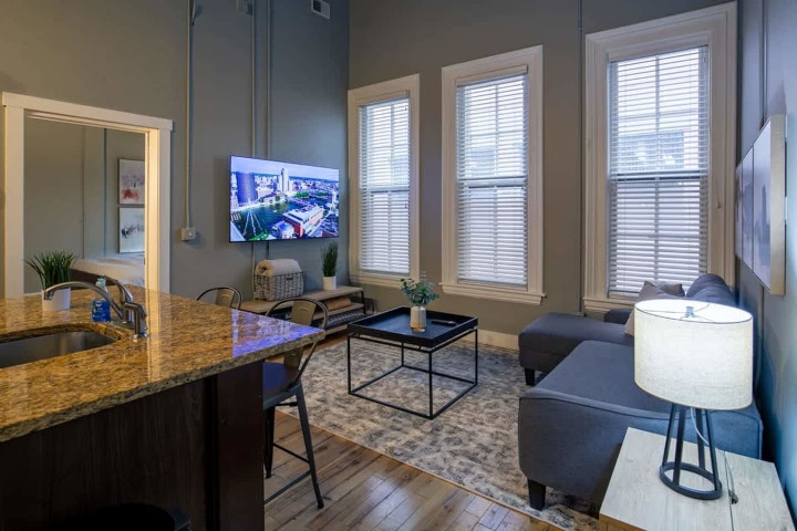 Grand Kings Quarters In Downtown Grand Rapids Unit - Grand Rapids, MI