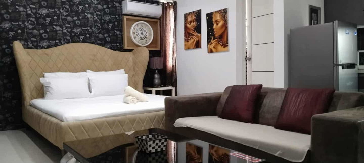 Kandi Grosvenor Square E-14 Modern Studio Unit - Angeles