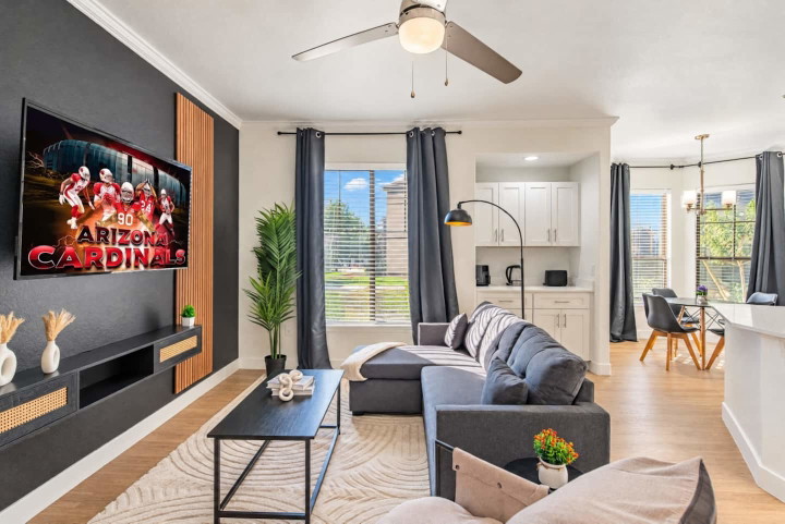 Westgate District Stay | Pool, Gym, Parking & W/d - Glendale
