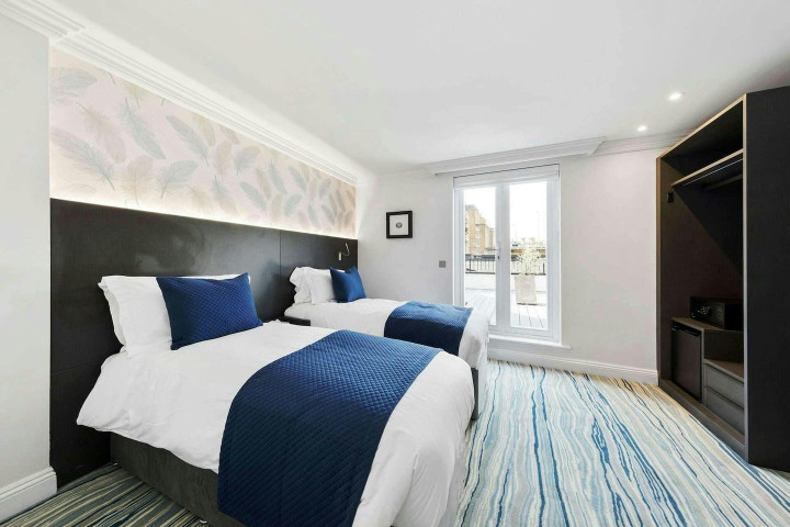 Commodore Hotel - London