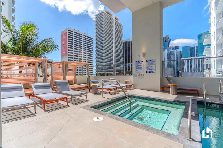 Downtown Stay Skyline Balcony & Pool - Miami