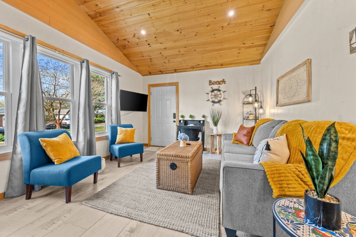 Cozy Beach Cottage | Walk To Beach | Pet Friendly - Norfolk, VA