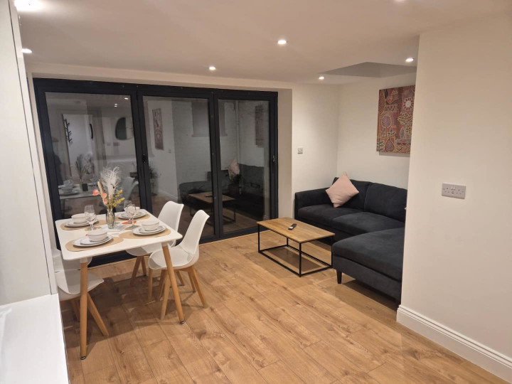 Modern 2bed Apartment With Private Garden - London