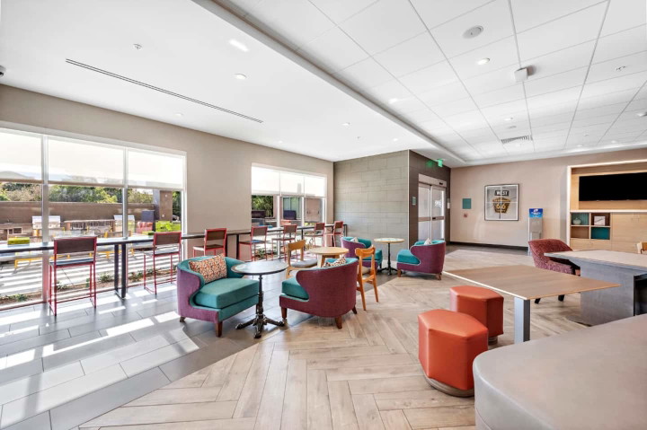 Cozy 3 Separate Hotel Kitchen Suites W/ Breakfast - San Bernardino, CA