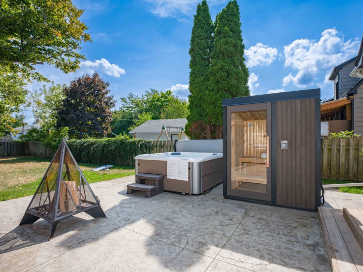 Outdoor Sauna|hot Tub|playroom|port Dallhousie - St. Catharines