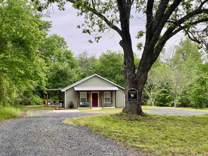 Honey Bee Cottage, Ez Trailer Parking Place, King, Paved,pit , Fast Wifi 3tvs - Mena, AR