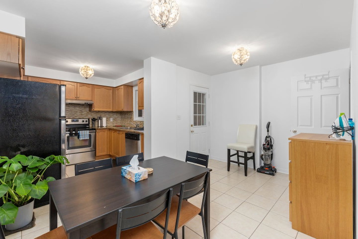 Maison De Ville Semi-privée, 3&nbsp;Chambres, 4&nbsp;Lits, Parking - Toronto