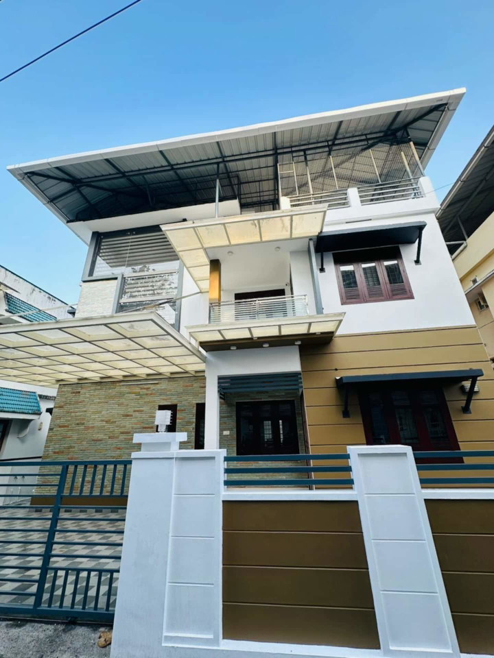 Elegant Home Kakkanad, Near Infopark, Kochi - Cochín