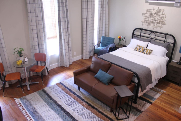 The Inventor - Charming Downtown Laurel Retreat - Laurel, MS