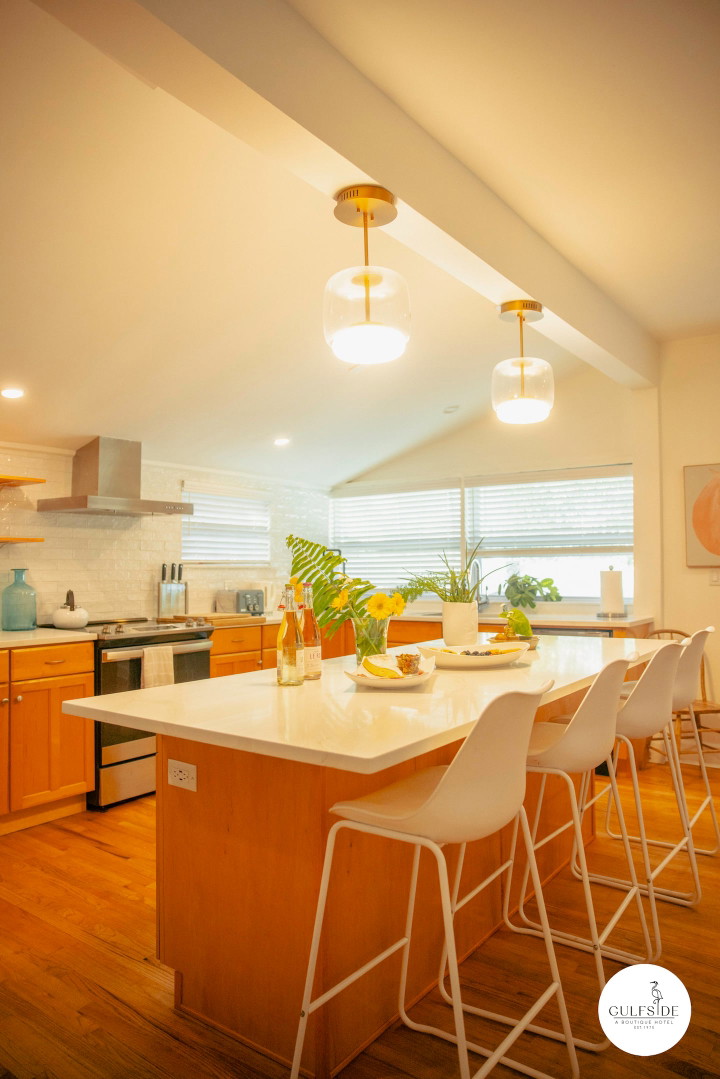 Gulfside Resort: 3 Bed, 2 Bath /Pool Access - St. Pete Beach, FL