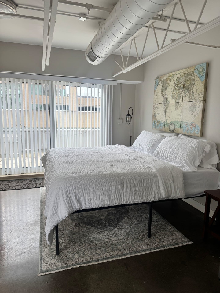 Downtown Studio W/ Private Patio + Skyline Views - Des Moines, IA