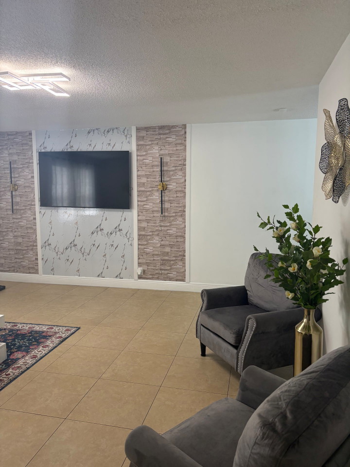 Sunny Escape Villas - West Palm Beach, FL