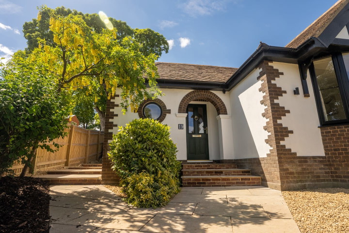 3-br Bungalow W/ Spacious Living & Private Garden - Stamford
