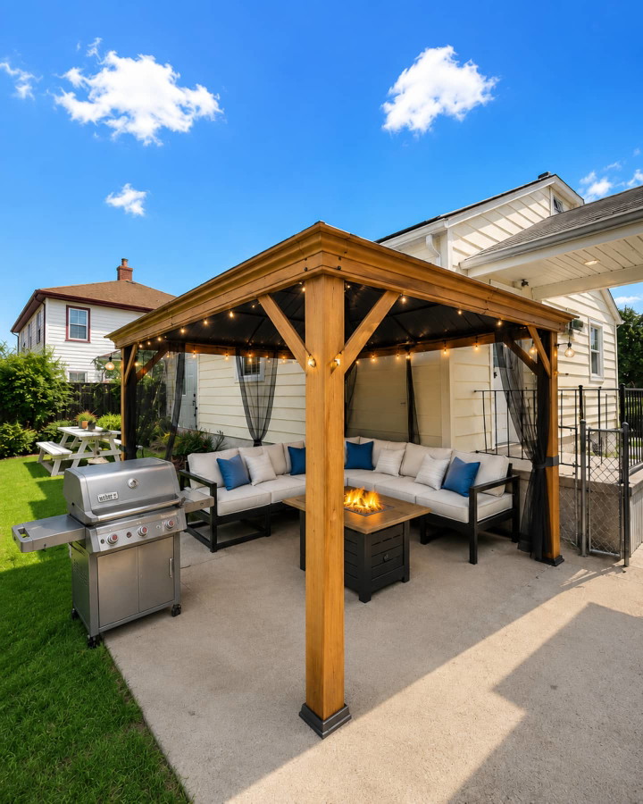 Game Room Retreat With Fire Pit Near Yale - New Haven, CT