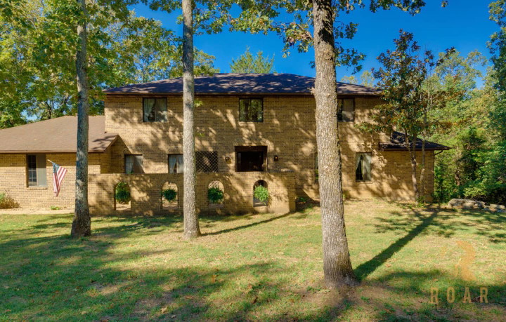 Spacious 3-story Retro Retreat Near Lake Norfork - Mountain Home, AR