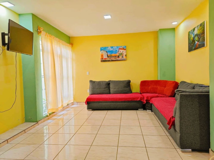 Casa Grande Y En Una Zona Muy Tranquila - Uruapan