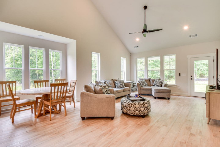 5 Mi To Memorial Stadium & Beach: Modern Townhome - Clemson, SC