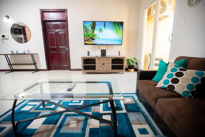 Cozy 1 Bedroom In Kingston With Hill/city View - Kingston