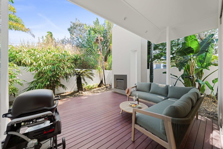 The Bungalow, Peaceful Hideaway Steps From The Sea - Sunshine Coast