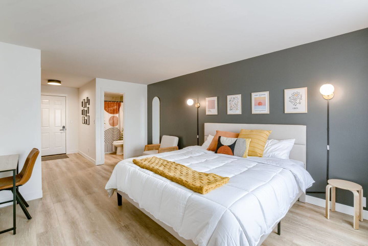 Room 102 - King W/ Kitchenette - Nonsmoking - Lincoln, NE