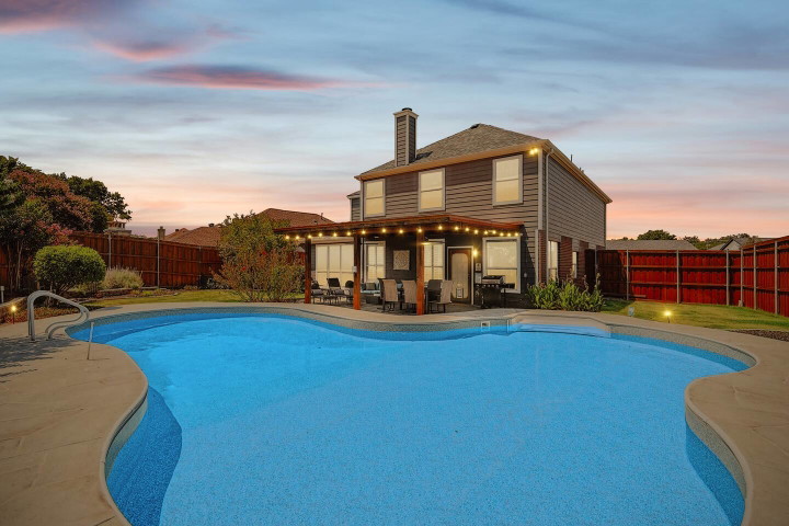 5bd Vacation Retreat - Pool, Patio, Cinema - Denton, TX