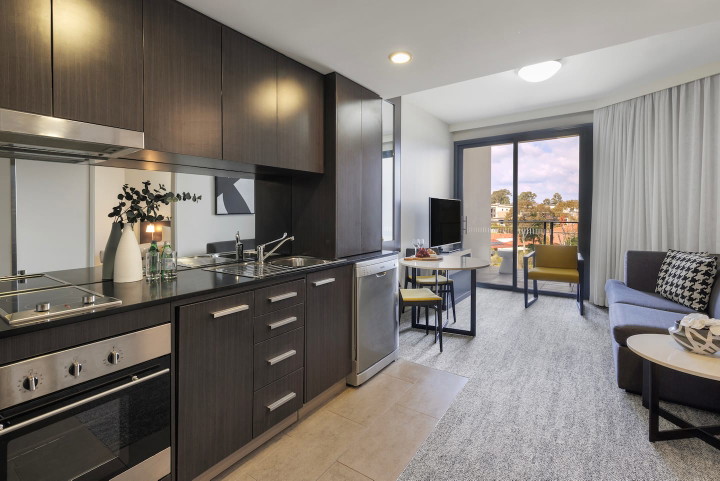 Popular One Bedroom Apartment With Balcony & Pool - Sydney