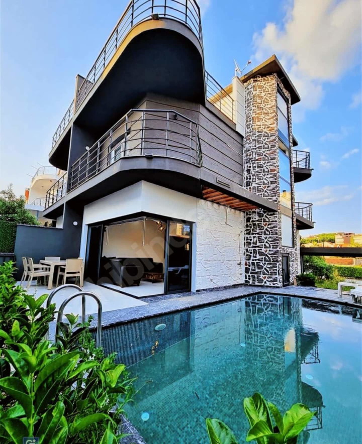 Kuşadası 4+1 Tripleks ÖZel Havuzlu Müstakil Villa - Kuşadası