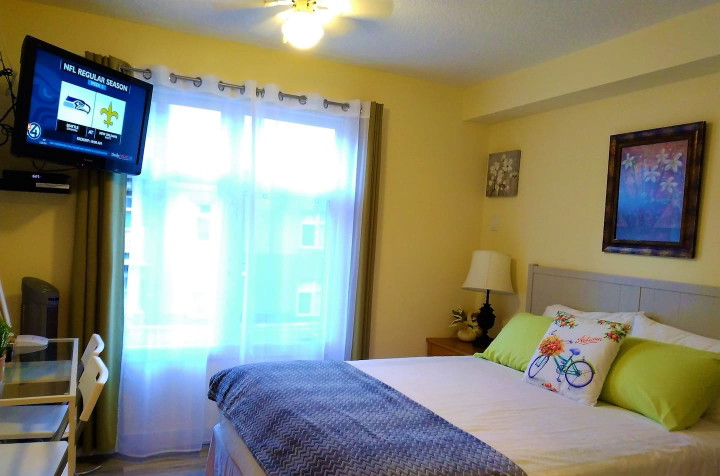 Cozy Hotel Room/free Parking Heated/gym - Canmore
