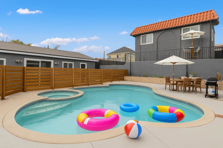 2 Private Units · Sleeps 9 · Pool & Spa · Parking - Coronado, CA