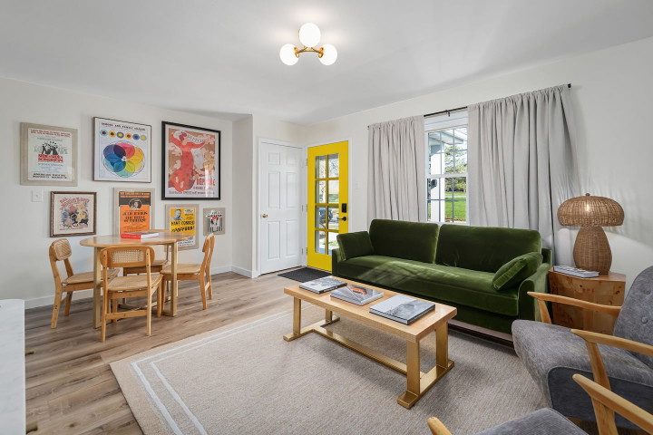 Charming Family Friendly House Overlooking Park - St. Louis, MO