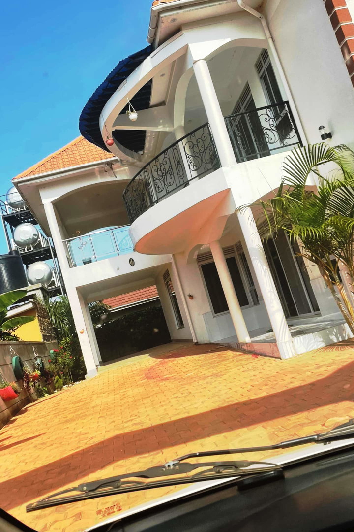 Cheerful - Lakeside View With 3 Bedrooms. - Uganda