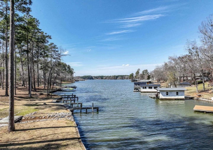 Lake Life Done Right - Lake Sinclair Condo - Milledgeville, GA