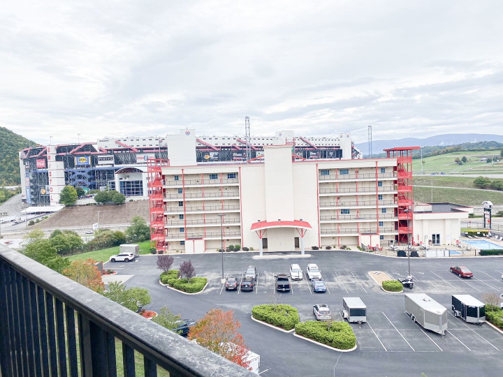 Spacious Condo Convenient Location! - Bristol, TN