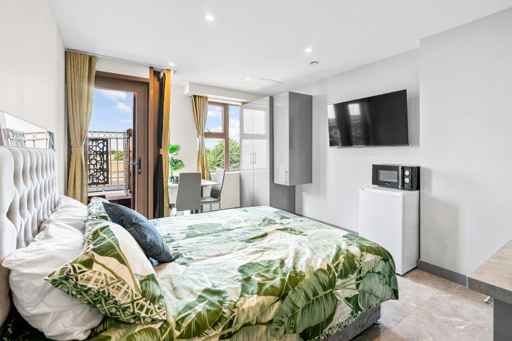 Stylish Studio With Balcony Near Ilford Station - London, UK