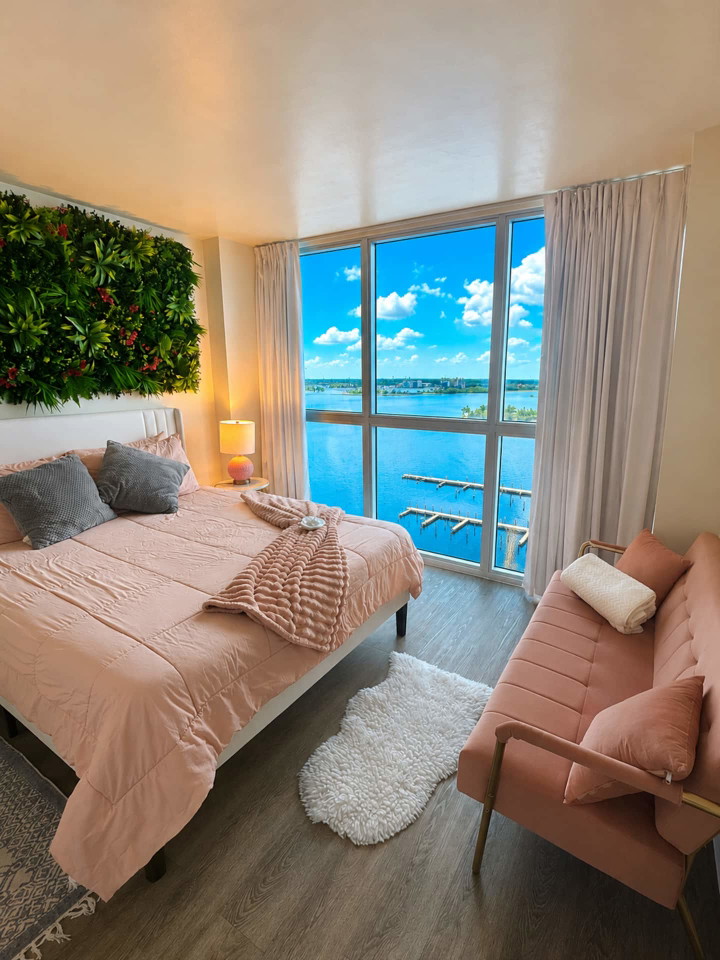 Pink Paradise- Blush Dreams And Cozy Scenes. - Fort Myers
