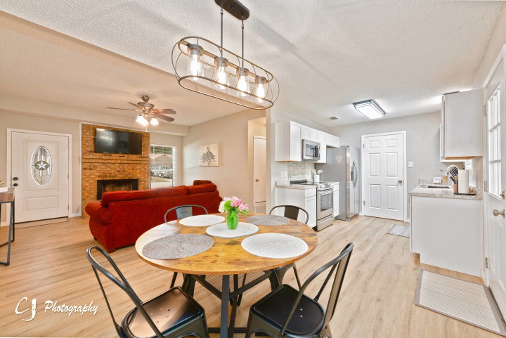Rex Ranch | Dino Retreat | King Bed | Sleeps 6 - Abilene, TX