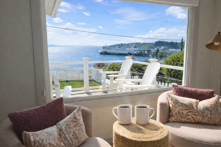 Front-row Water Views | Walk To Beach, Town, Ferry - Bainbridge Island, WA