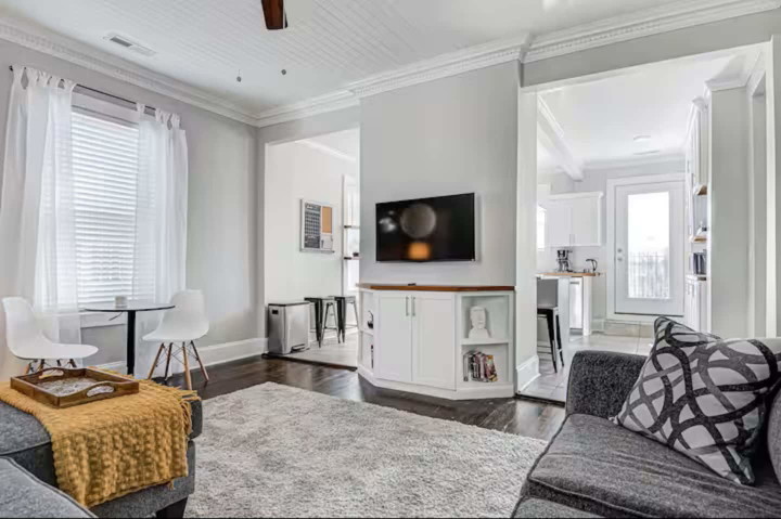 Luxurious & Gorgeous Downtown - Tanger, Coliseum - Greensboro, NC