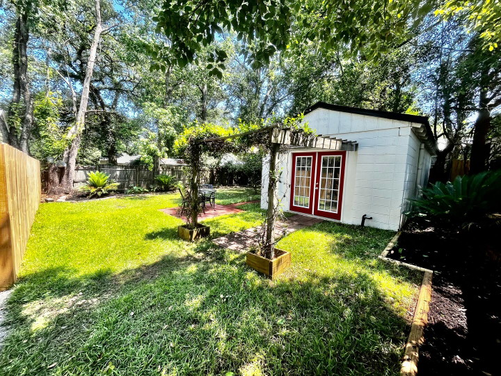 Quiet Midtown Charmer - Mobile, AL