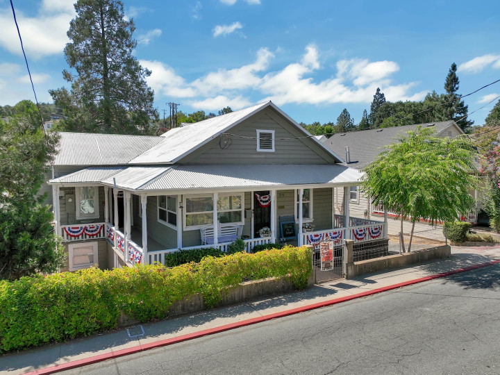 Downtown Jackson Retreat Haunted Historic Hangout - Sutter Creek, CA