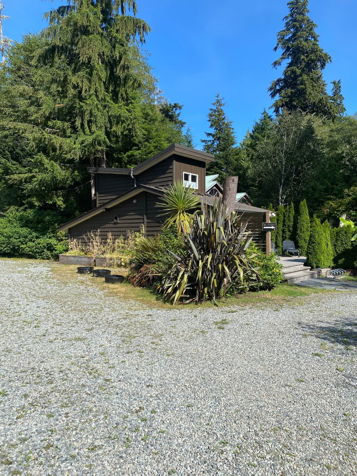 60 Steps To World Renowned Chesterman Beach - Tofino