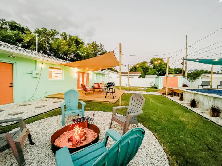 Funky, Fun, Fire Pit, Pool! 4 Miles To Beach. - Clearwater, FL