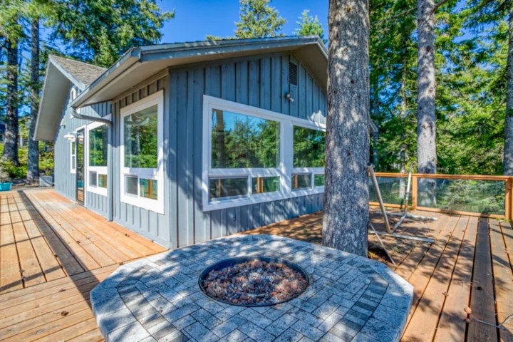 Welcoming 3br | Woodstove | Balcony | W/d - Manzanita, OR