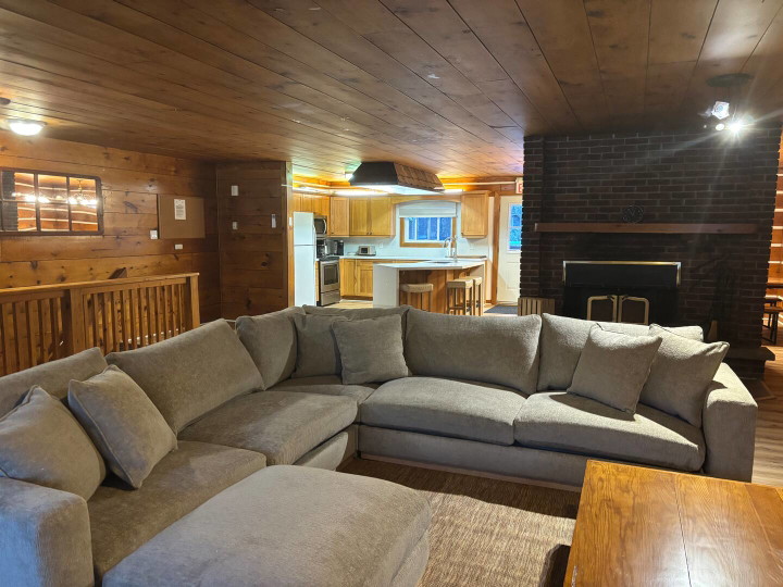 Available Long Weekend 7 Bedroom The Chalet (R) - Collingwood