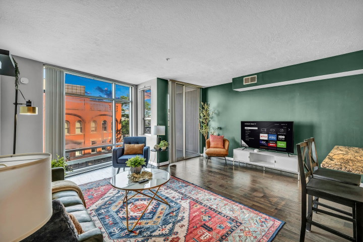 Flats + Kingsize Bed + Balcony + Parking + Gym - Cleveland, OH