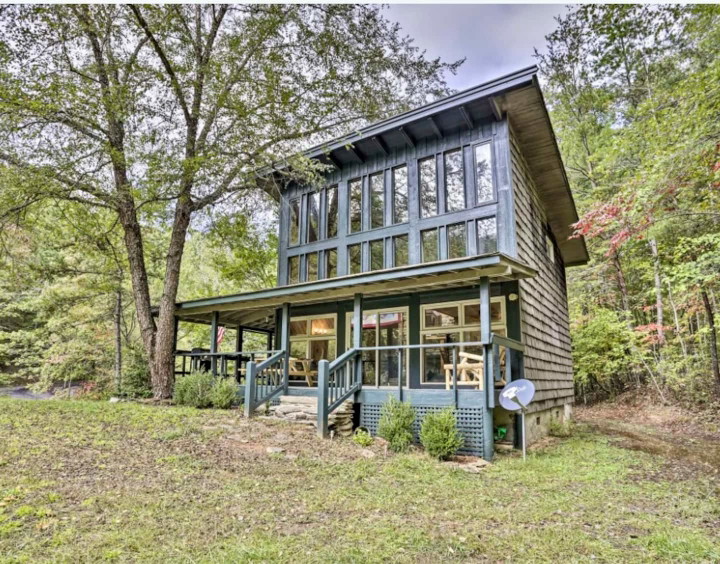 Hideaway Pond
Cozy Cabin For Two - Blue Ridge, GA